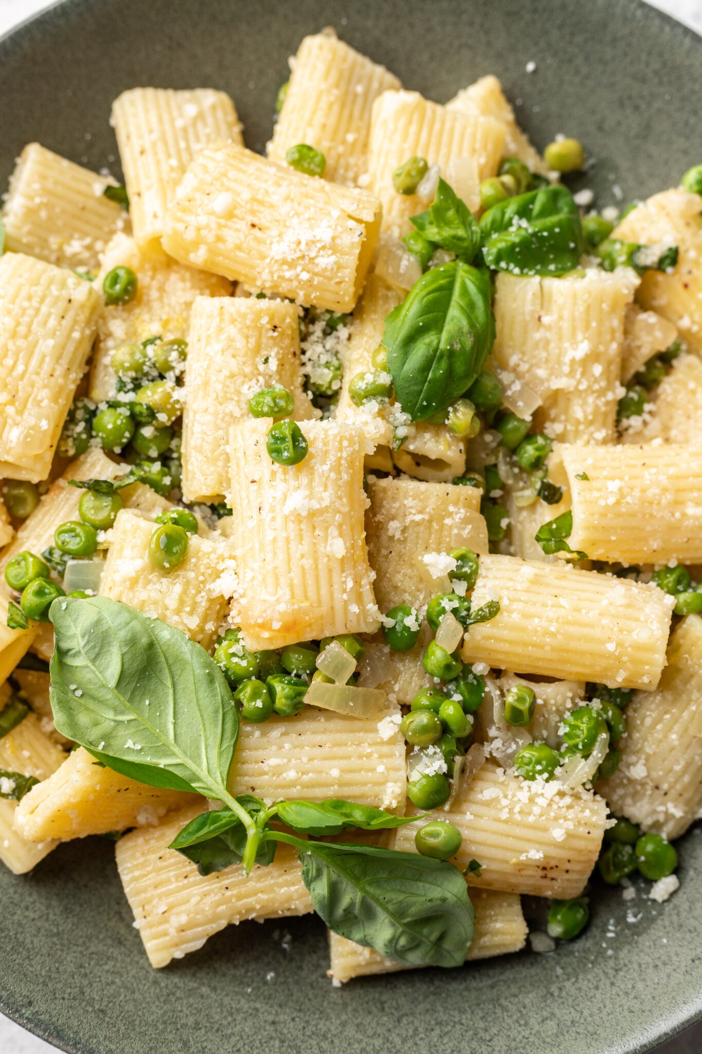 20 Minute Pasta With Peas - Life is but a Dish